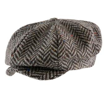 The different shapes of cap and French beret.